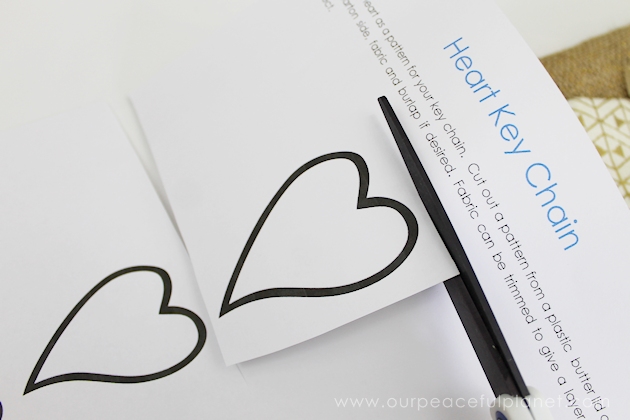 How to Make a Quick Heart Keyring from a Plastic Lid – Craft Your Happiness