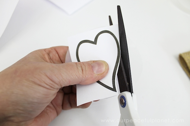 How to Make a Quick Heart Keyring from a Plastic Lid – Craft Your Happiness