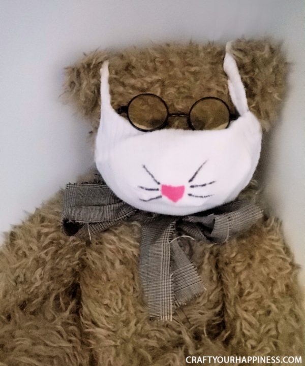 Simple DIY No-Sew Face Mask From a Sock – Craft Your Happiness